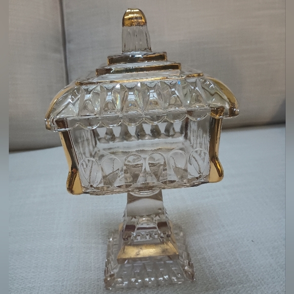 Jeanette Glass | Accents | Jeanette Glass Pedestal Wedding Cake Saver ...